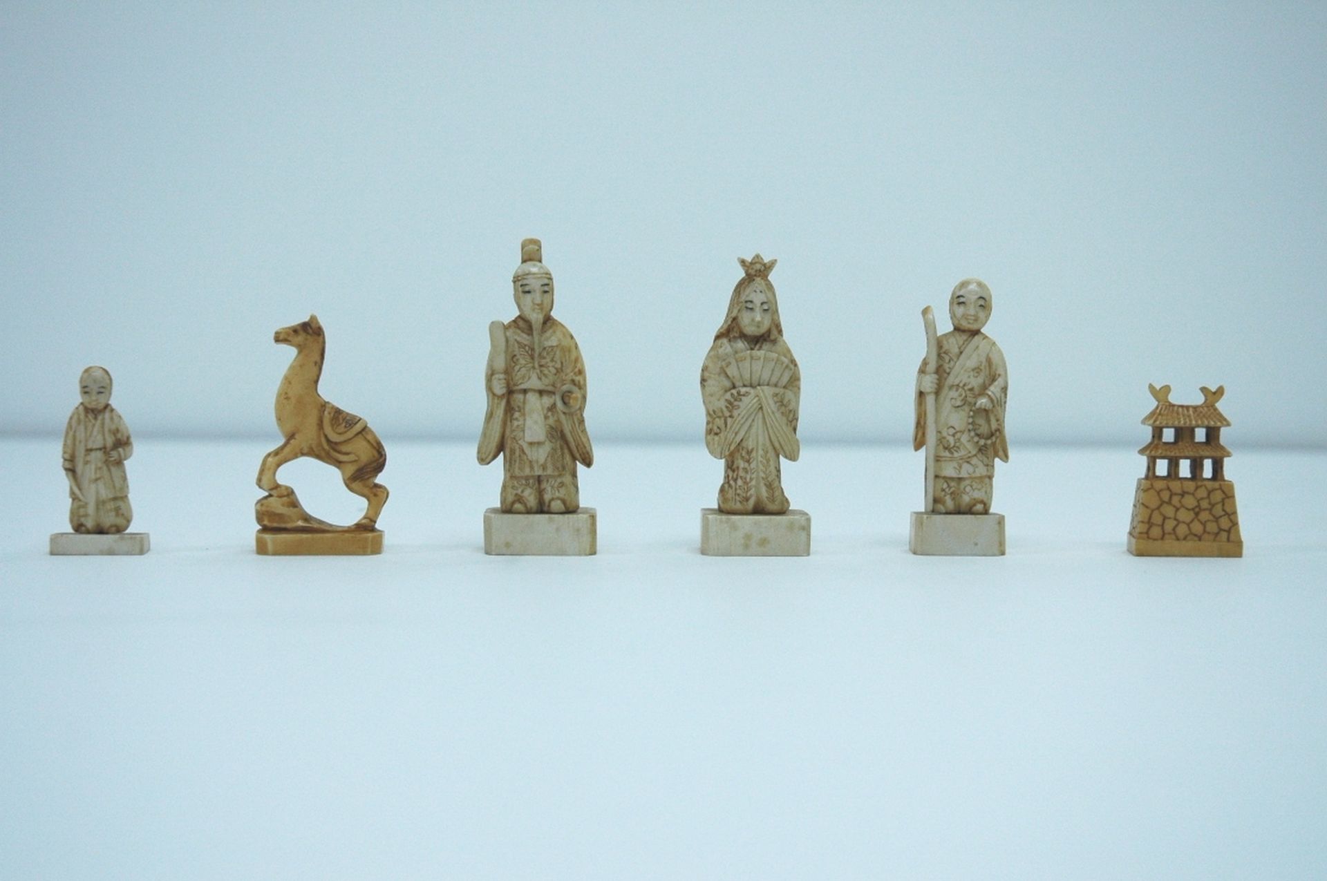 Schaakset, opbergdoos | Sculptures and objects for Sale | A Japanese ...